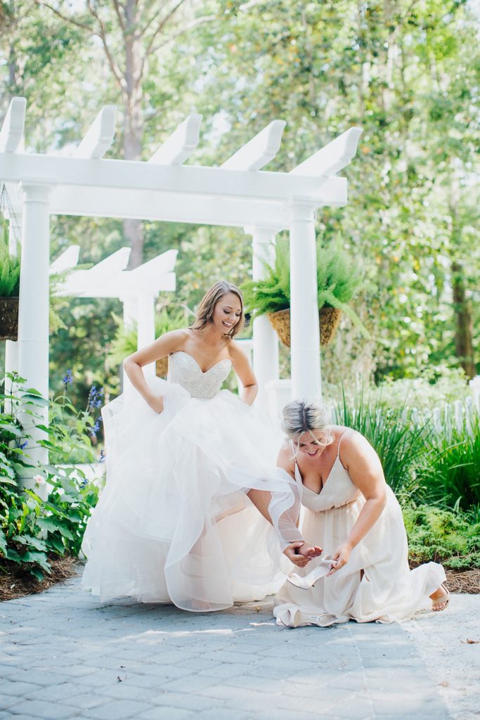 Tips for choosing the perfect getting ready location - Izzy + Co ...